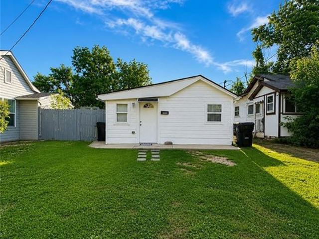 1008 N D St, Rogers, AR 72756