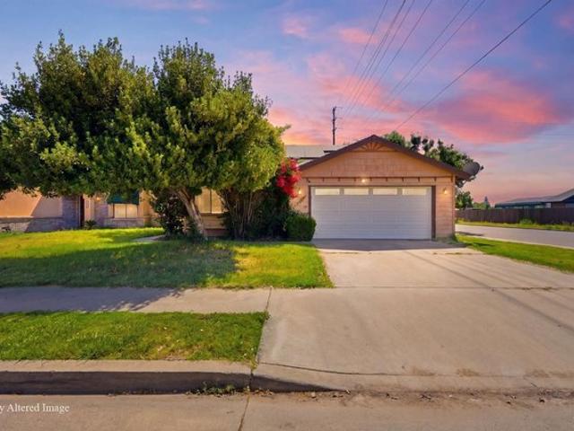 1008 N Manzanita St, Visalia, CA 93292