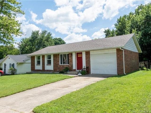 1008 Capitol Hills Dr, Jeffersonville, IN 47130