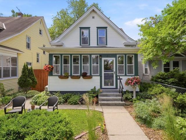 1008 Charles Ave, Saint Paul, MN 55104
