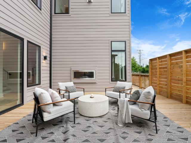 1008 Douglas Ave