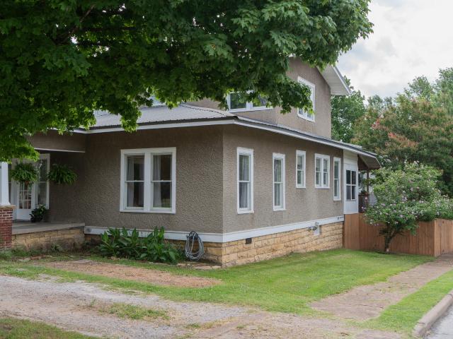 1008 E College Avenue