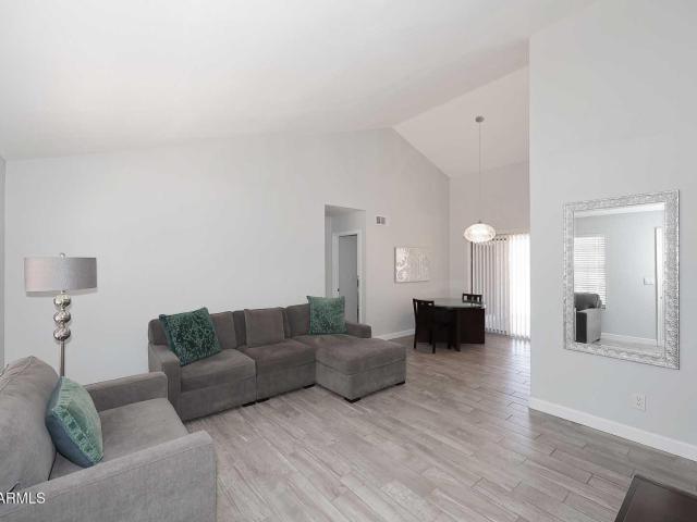 1008 e oraibi drive