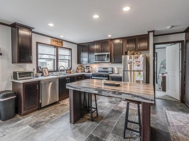 1008 Frontier Trl S, Mandan, ND 58554