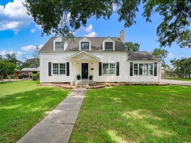 1008 Heights St, El Campo, TX 77437
