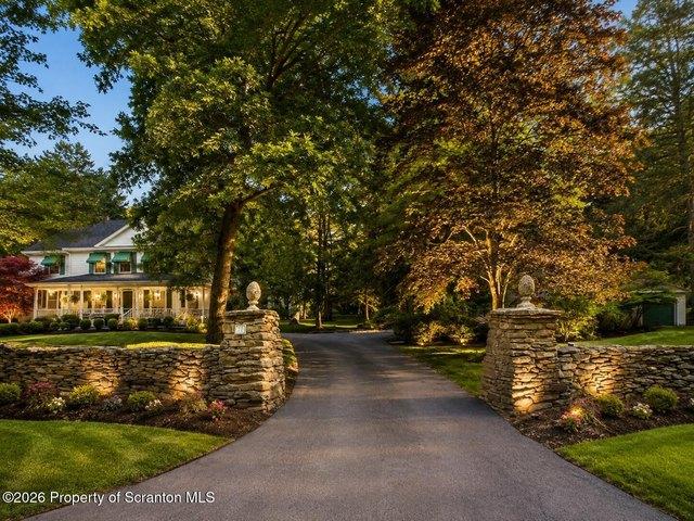 1008 Lily Lake Rd, Waverly Township, PA 18414