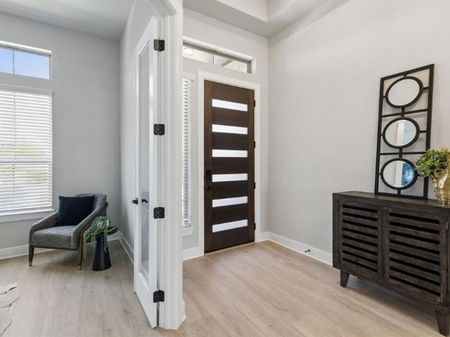 1008 Pearl Crescent Place