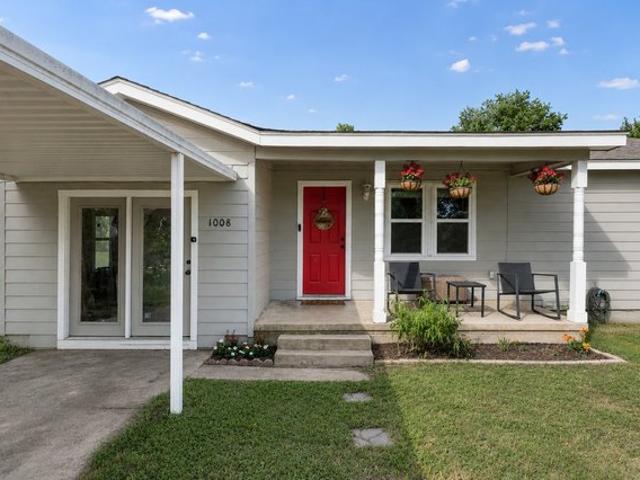 1008 Pierce St, McGregor, TX 76657