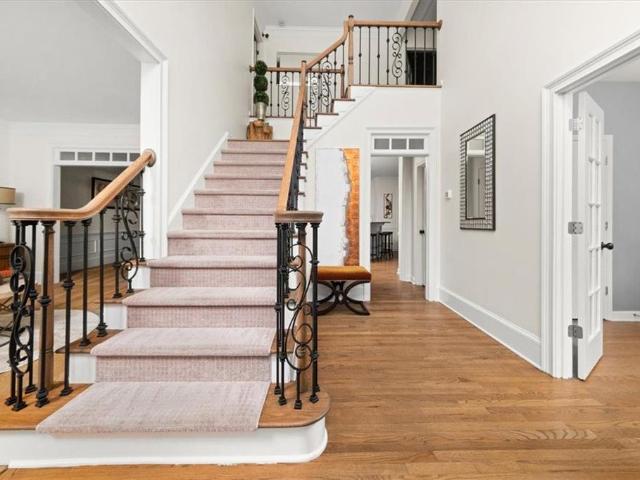 1008 stream valley court