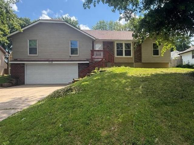 1008 SW 19th Street Ter, Blue Springs, MO 64015