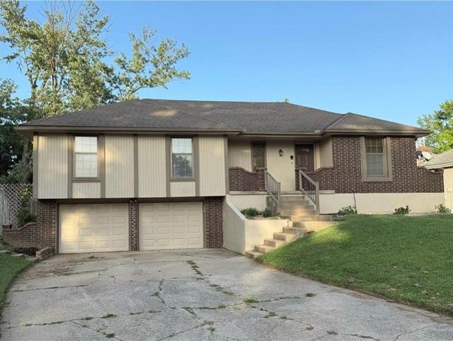 1008 SW 23rd St, Blue Springs, MO 64015