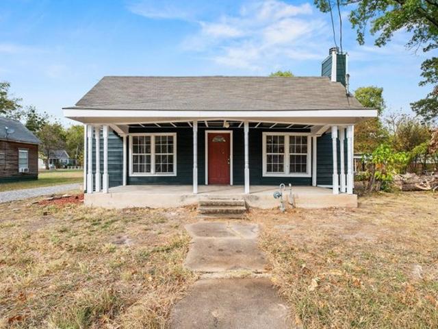 1008 W 10th St, Bonham, TX 75418