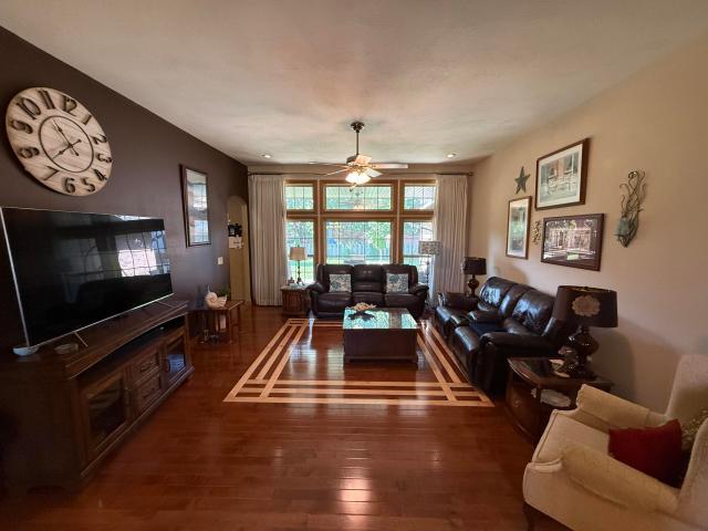 1008 W Glacier Court