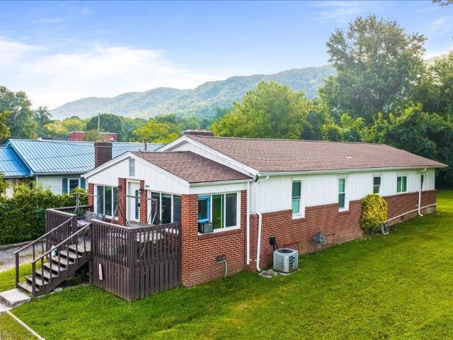 1008 W Walden St