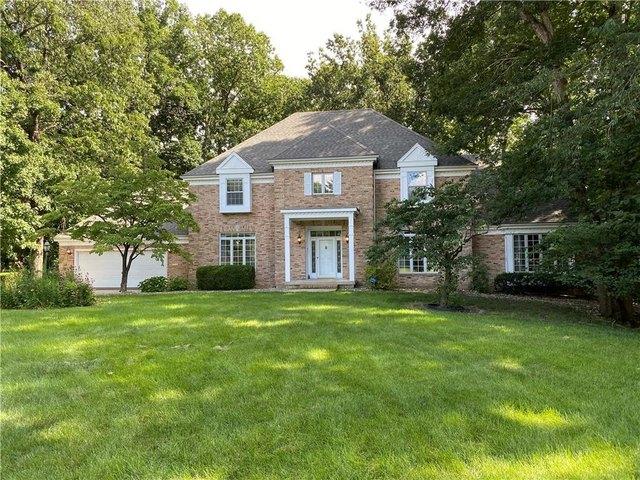 1008 Williamsburg Dr, Charleston, IL 61920