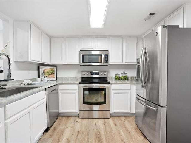 1008 windy oaks court se