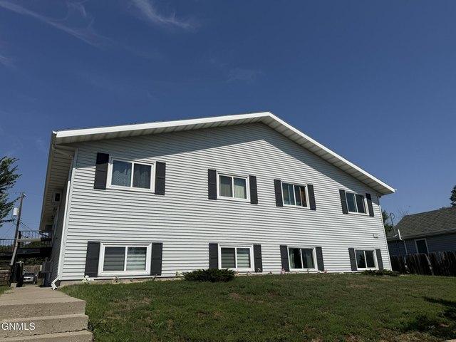 1008 1st St NE, Mandan, ND 58554