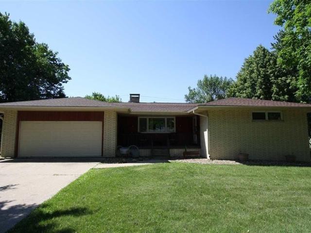 1008 1st St NE, Oelwein, IA 50662
