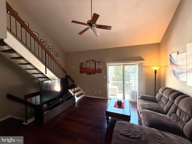 1008B Ralston Dr, Mount Laurel, NJ 08054