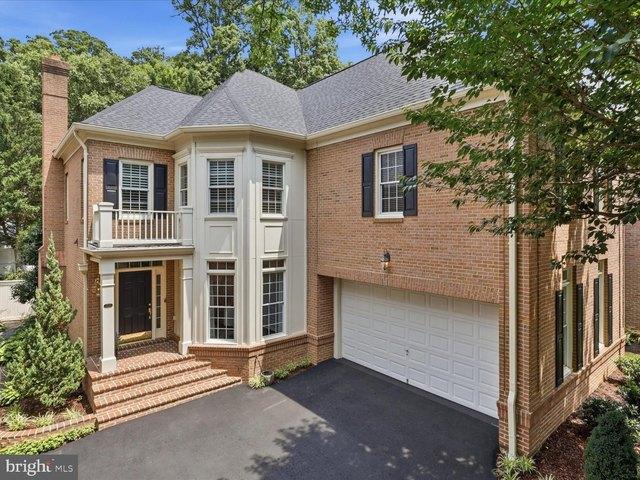 10090 Cover Pl, Fairfax, VA 22030