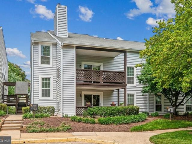 10090 Oakton Terrace Rd, Oakton, VA 22124
