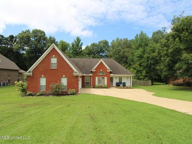10095 Cypress Plantation Dr S, Olive Branch, MS 38654