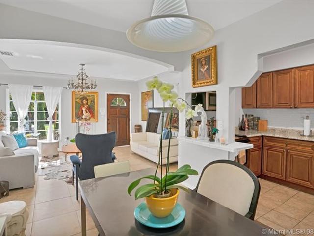 1009 NW 11th Ct, Miami, FL 33136