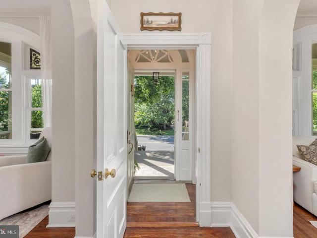 1009 Oak Hill Avenue