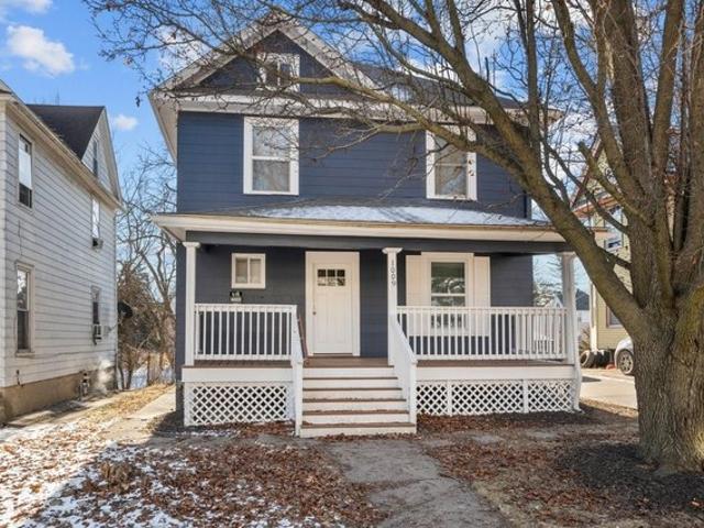 1009 Arlington Ct, Davenport, IA 52803