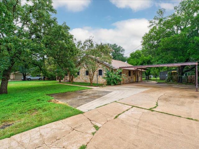 1009 Bluebird Dr