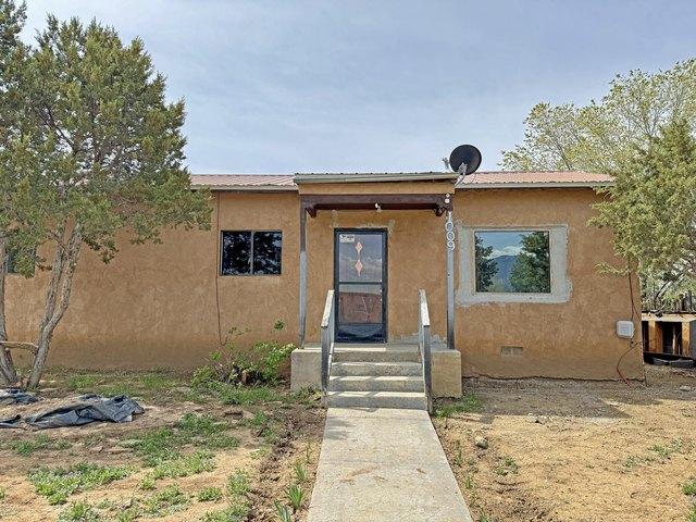 1009 Camino De La Serna, Taos, NM 87571