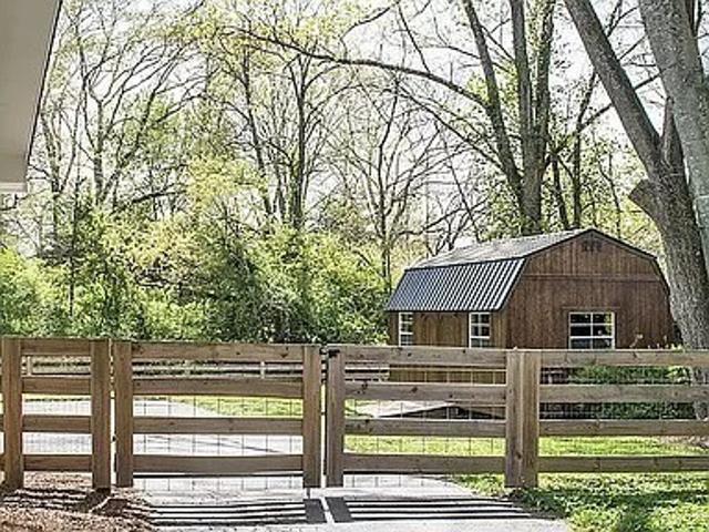1009 Chapel Ct