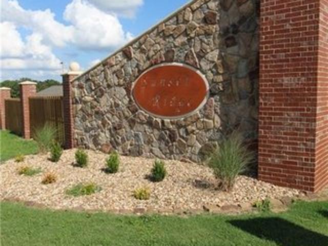 1009 Clearspring Ct, Gentry, AR 72734