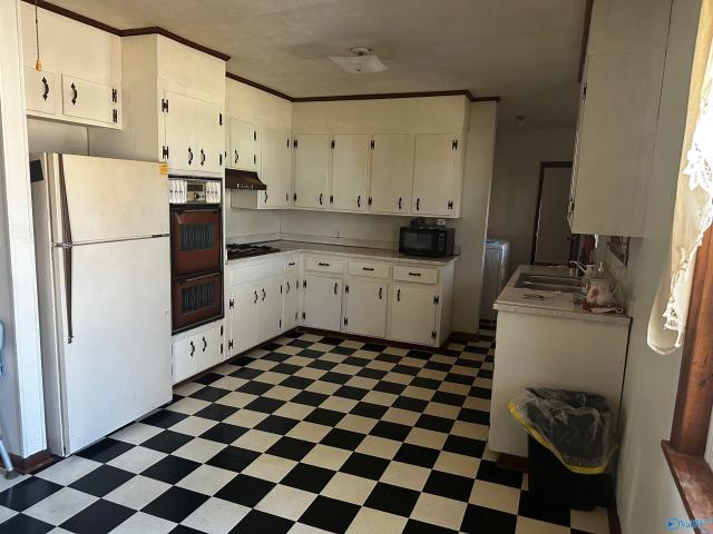 1009 Cornelia Circle
