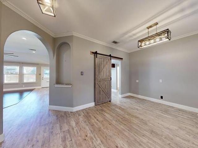 1009 Crimson Cove Dr