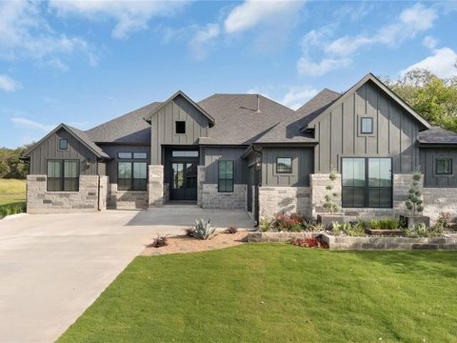 1009 Doelling Dr, Florence, TX 76527