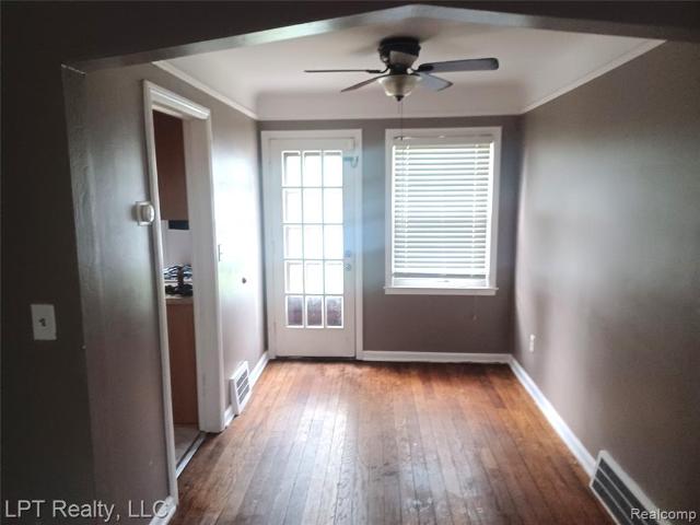 1009 E 4th Street