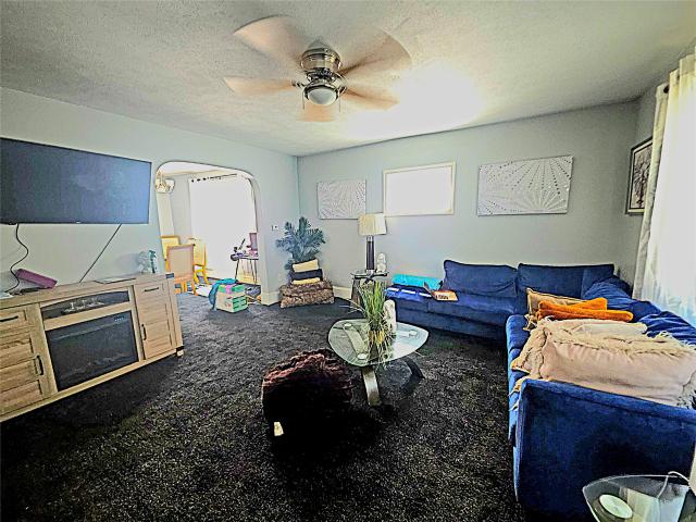 1009 E 4TH Street