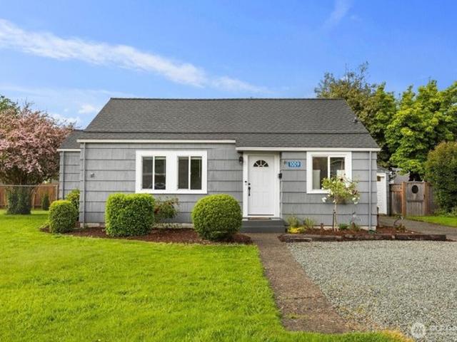 1009 E Orange Ave, Burlington, WA 98233