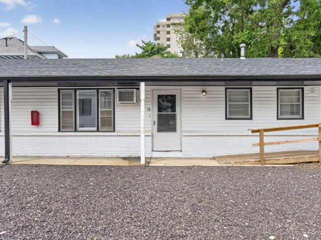 1009 E Walnut Street # 4