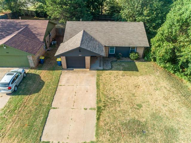 1009 E Will Rogers Drives