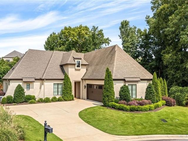 1009 Fairview Ln, Auburn, AL 36830