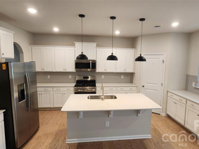 1009 Gabardine Lane