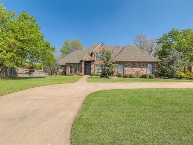 1009 Glenridge Dr, Edmond, OK 73013