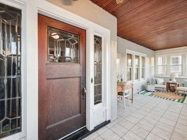 1009 Grand Ave, Saint Paul, MN 55105