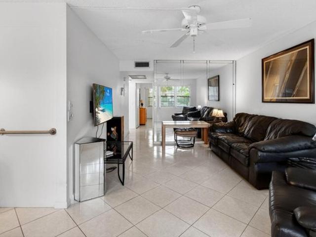 1009 Hythe A, Boca Raton, FL 33434