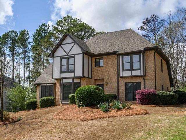 1009 Lake Point Ln, Hoover, AL 35244