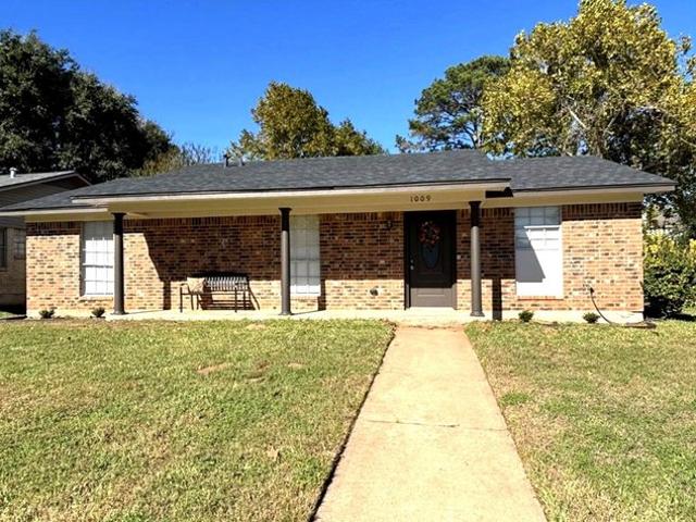 1009 Lawndale Ave, Brenham, TX 77833