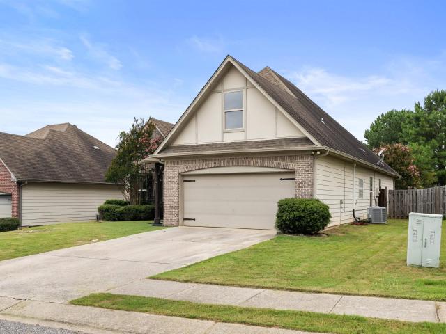 1009 Pine Valley Drive