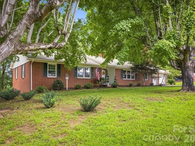 1009 Randolph Cir SE, Lenoir, NC 28645